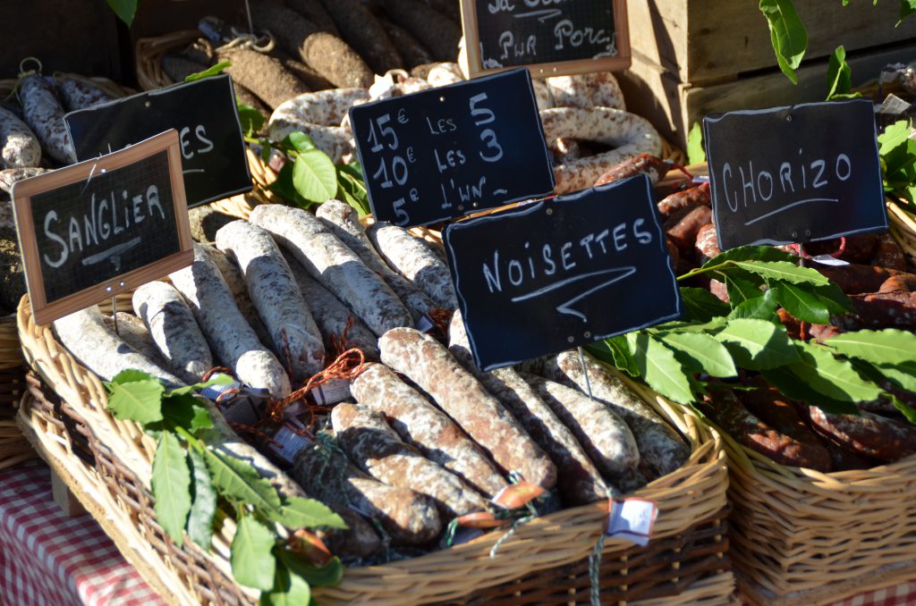 Marché d'Angles - Crédit Photo© Office de Tourisme Destination Vendée ...
