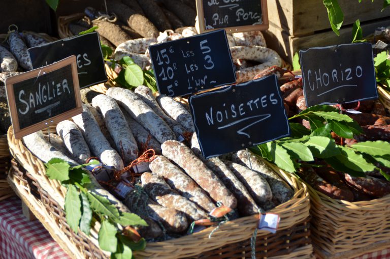 Marché d'Angles - Crédit Photo© Office de Tourisme Destination Vendée ...