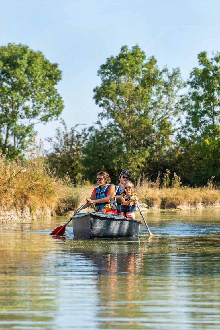 Balade en barque à la Maison du Marais à Longeville-sur-Mer - crédit ...